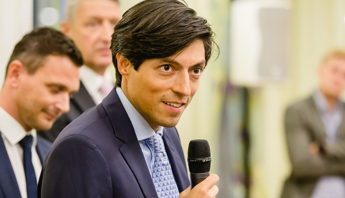 AssCompact - CORUM feiert Doppeljubiläum: 10 Jahre CORUM-Gru