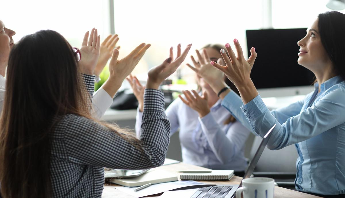 AssCompact - Vom täglichen Check-in bis zum jährlichen Feedb